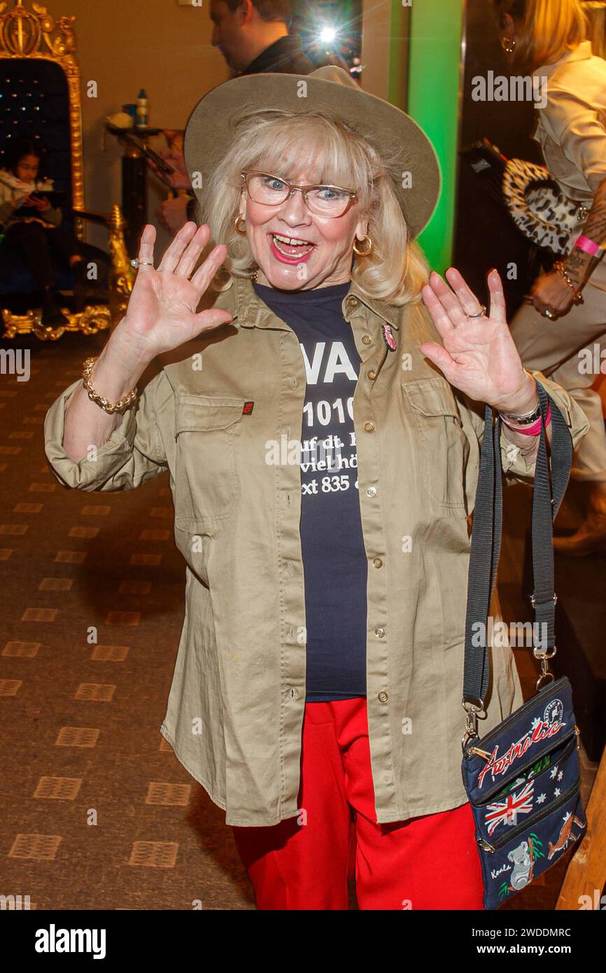 Public Viewing - Ich bin ein Star Holt mich hier raus Eva Jacob beim ...