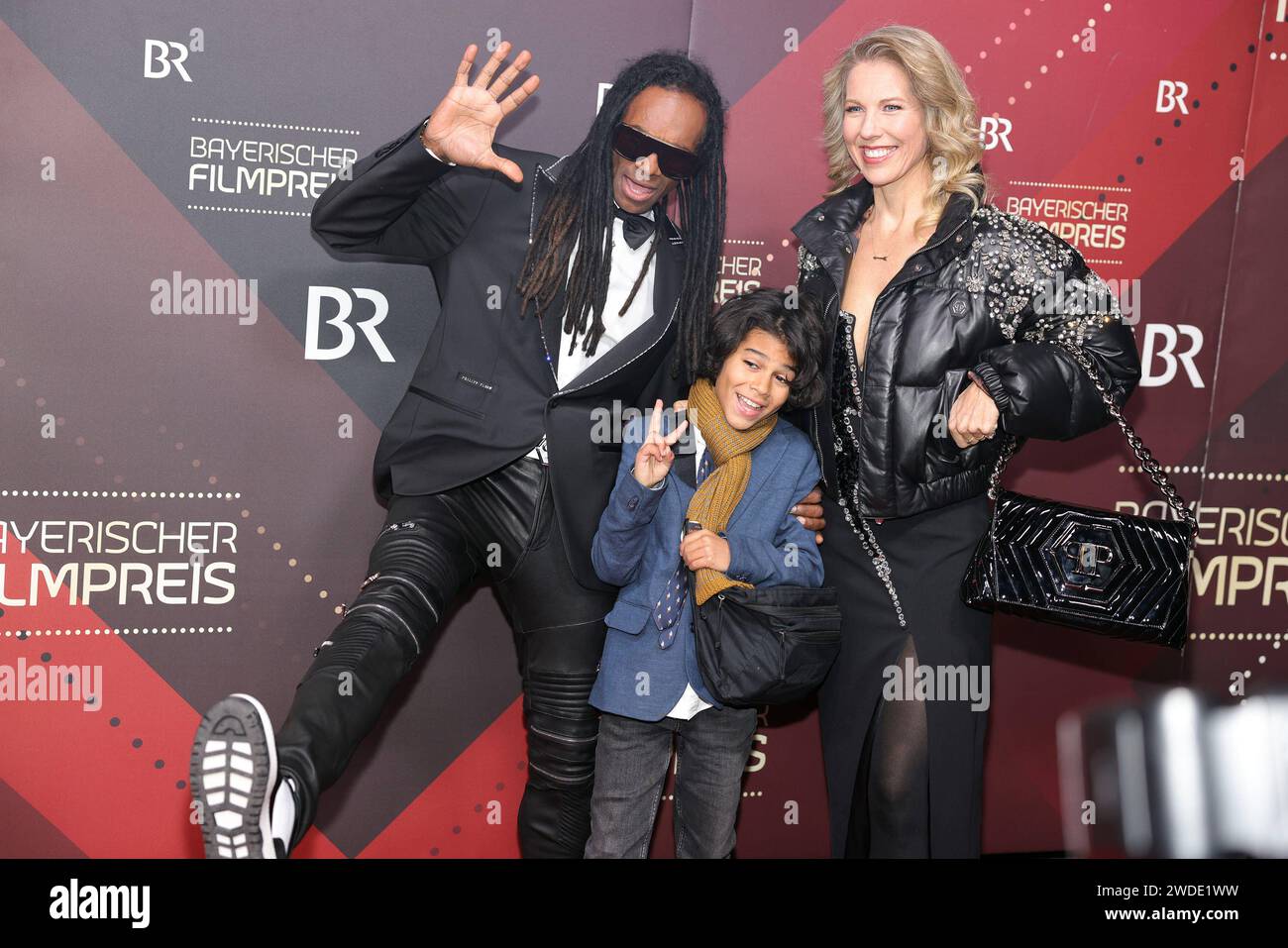 Bayerischer Filmpreis 2023 Fabrice Morvan mit Partnerin Tessa van der ...