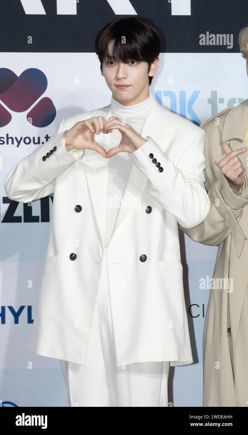 10. Januar 2024: Die südkoreanische K-Pop-Boy-Band TXT (Tomorrow X Together) nimmt am 10. Januar ...