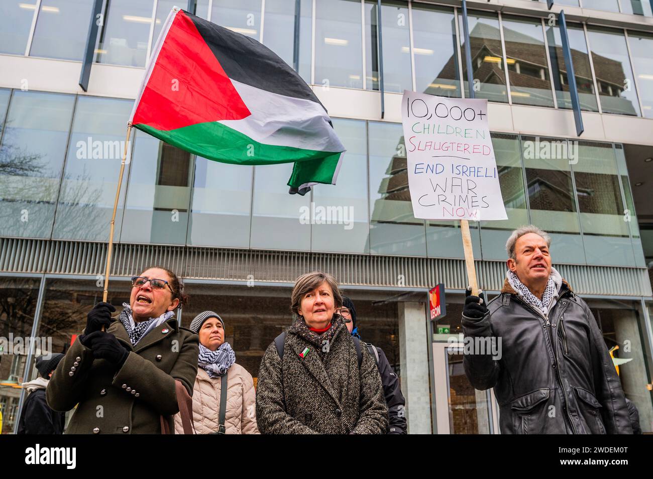 London, Großbritannien. Januar 2024. Sie schloss den Protest ab, rief ...