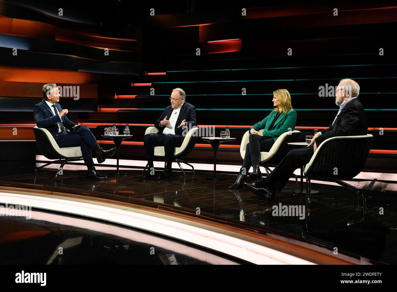 Politischer talkshow moderator -Fotos und -Bildmaterial in hoher ...