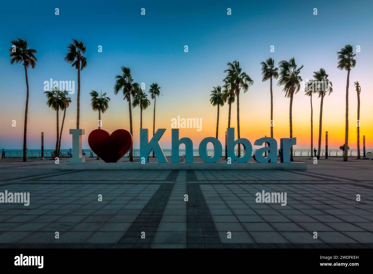 I Love Khobar (Heart) Schild entlang der Al khobar Corniche Küste, Ostprovinz, Saudi Arabien. 12 ...