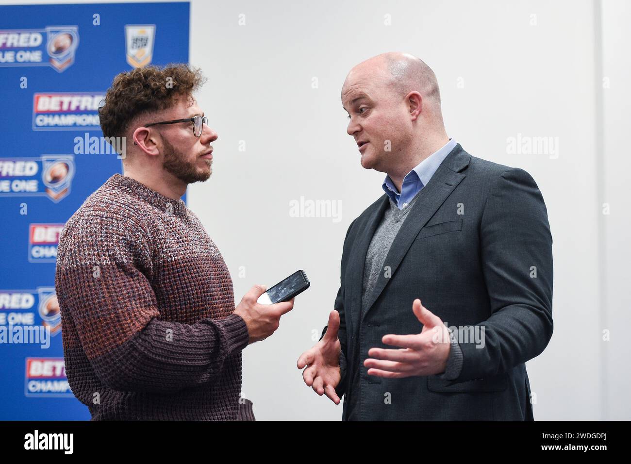 Wakefield, England – 19. Januar 2024 – RL Commercial Managing Director Rhodri Jones spricht mit ...