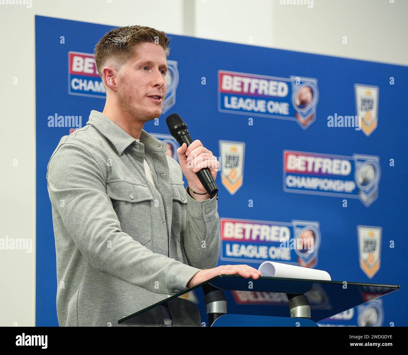 Wakefield, England – 19. Januar 2024 – Ross Fiddes präsentiert die ...