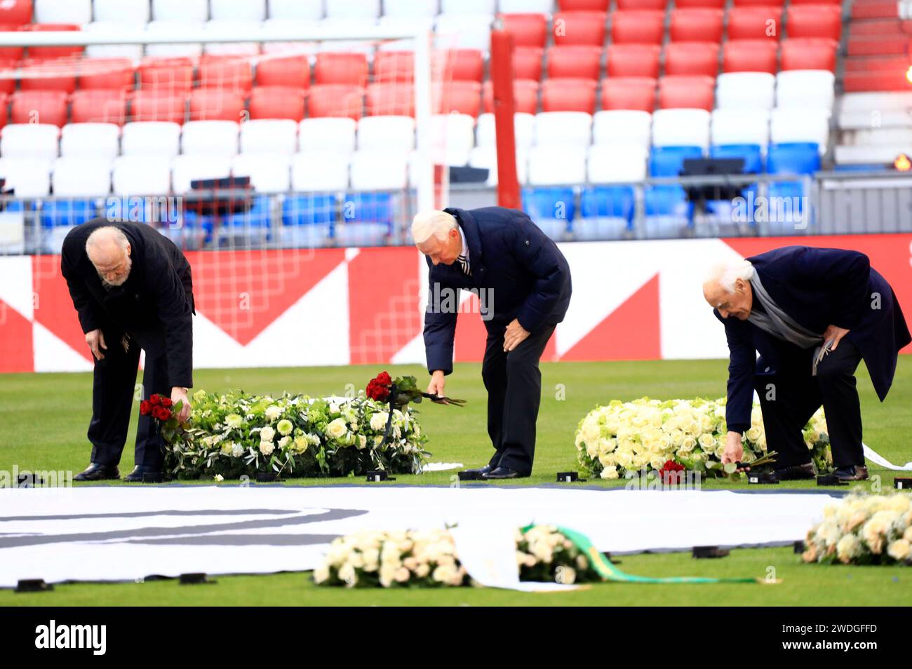 Georg Schwarzenbeck, Rainer Bonhof und Franz Roth bei der Gedenkfeier ...