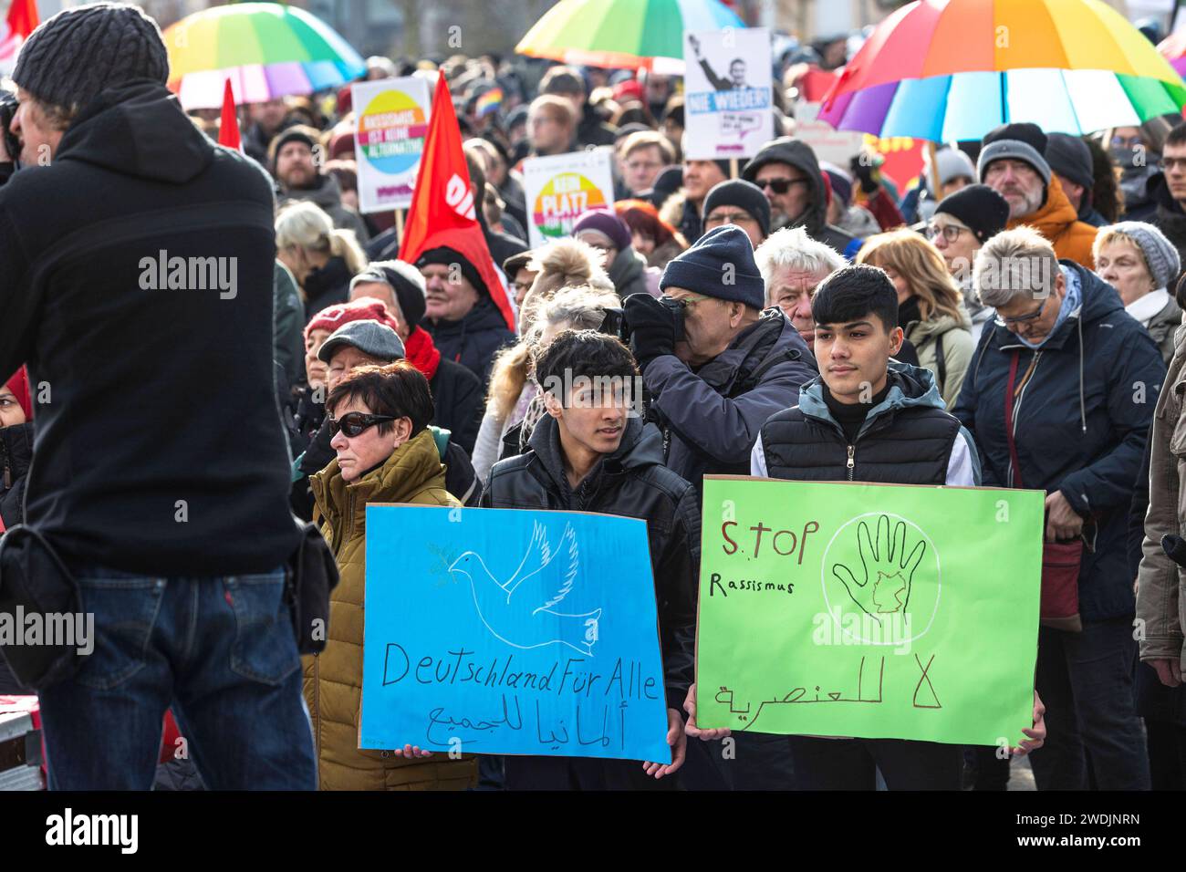 Cottbus bekennt Farbe: Bündnis Unteilbar-Südbrandenburg DEU/Brandenburg/Cottbus: Cottbus- Demo ...