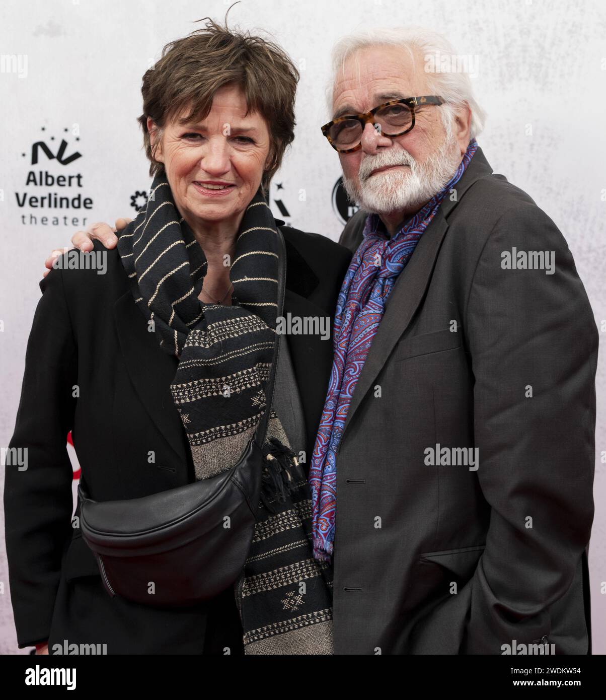 AMSTERDAM - Martine van OS auf dem roten Teppich zur Premiere des ...