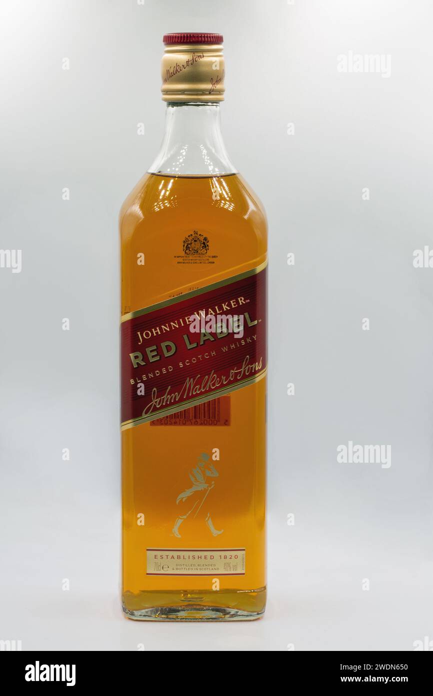 Kiew, Ukraine - 16. Juli 2022: Johnnie Walker Red Label Blended Scotch ...