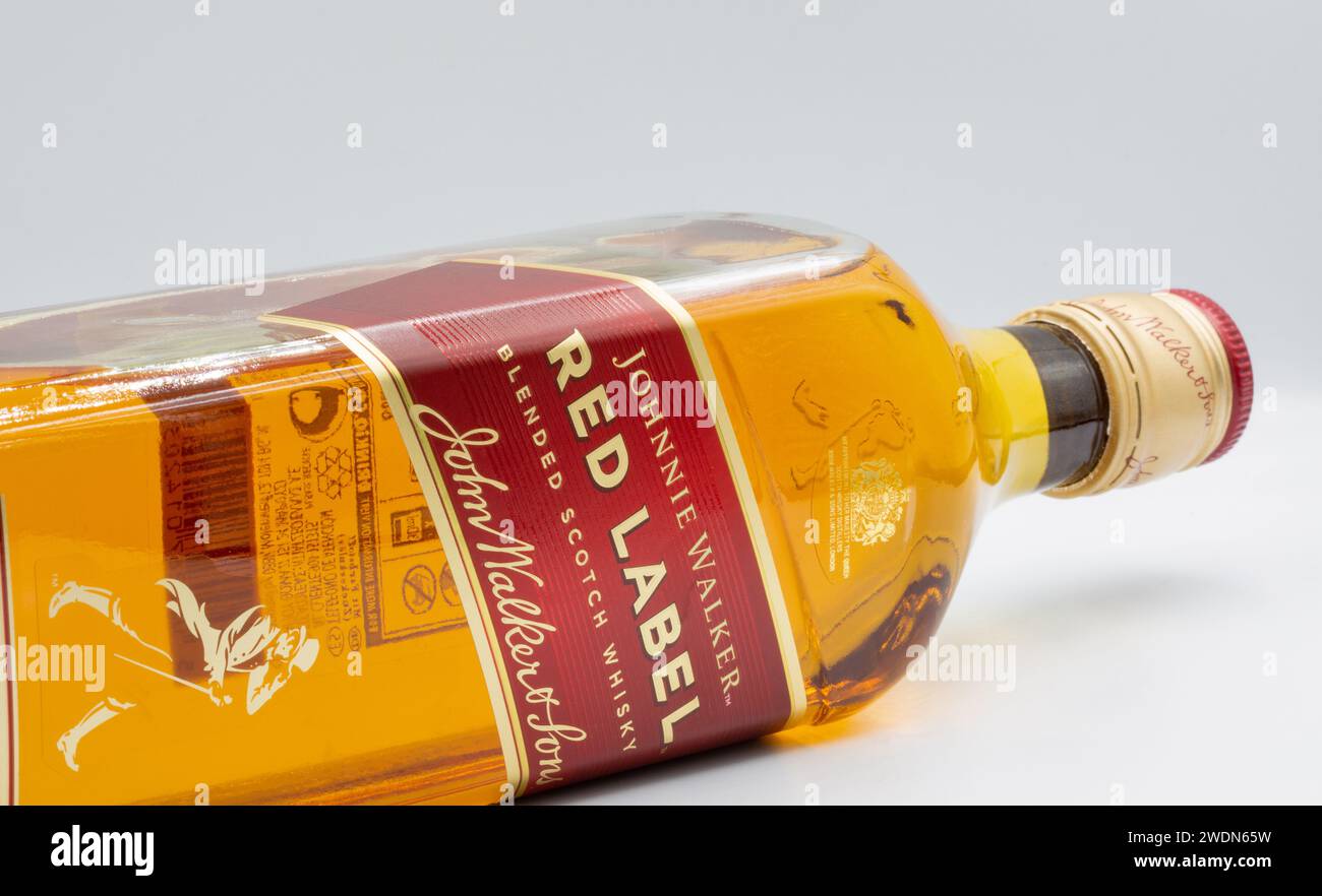 Kiew, Ukraine - 16. Juli 2022: Johnnie Walker Red Label Blended Scotch ...