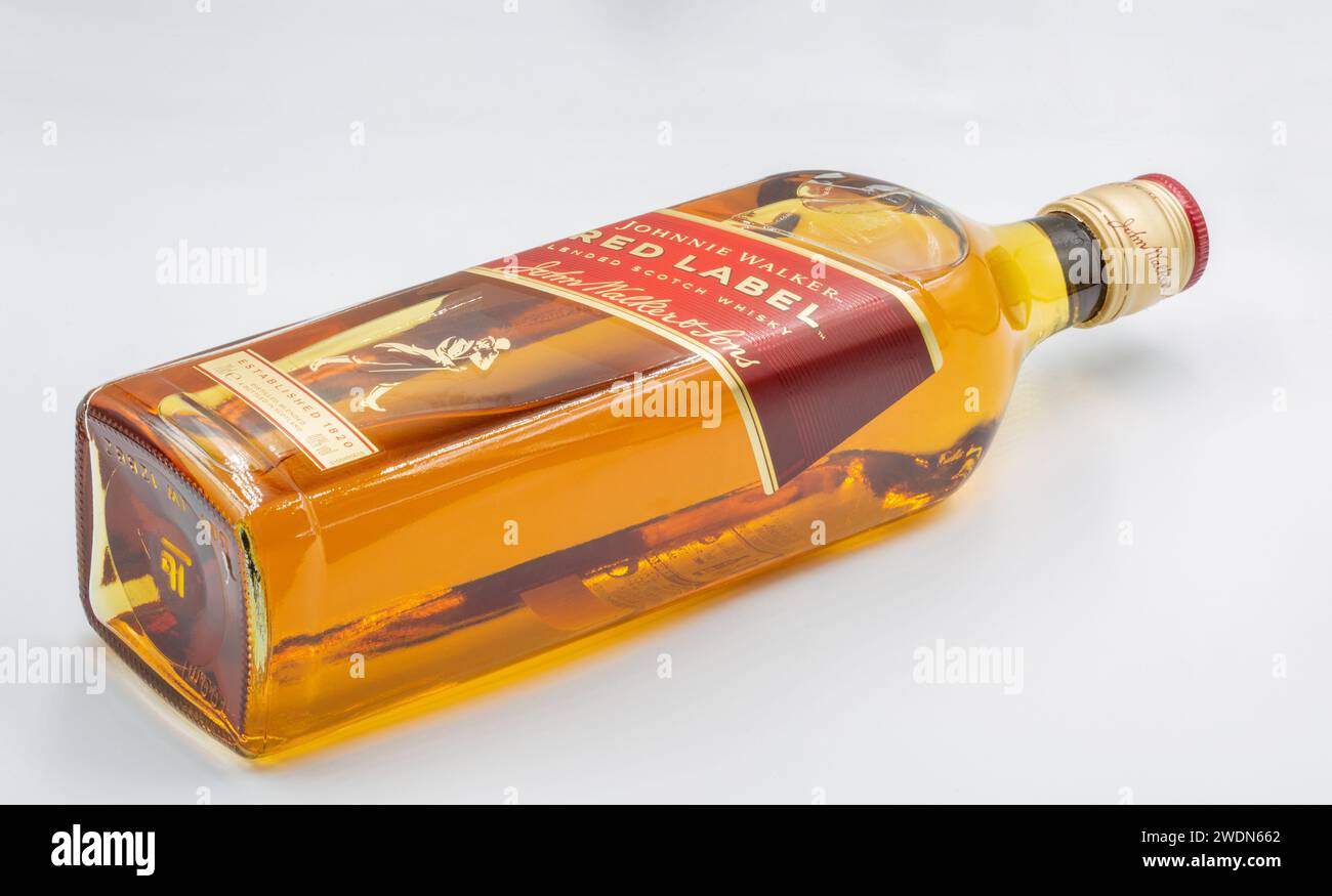 Kiew, Ukraine - 16. Juli 2022: Johnnie Walker Red Label Blended Scotch ...