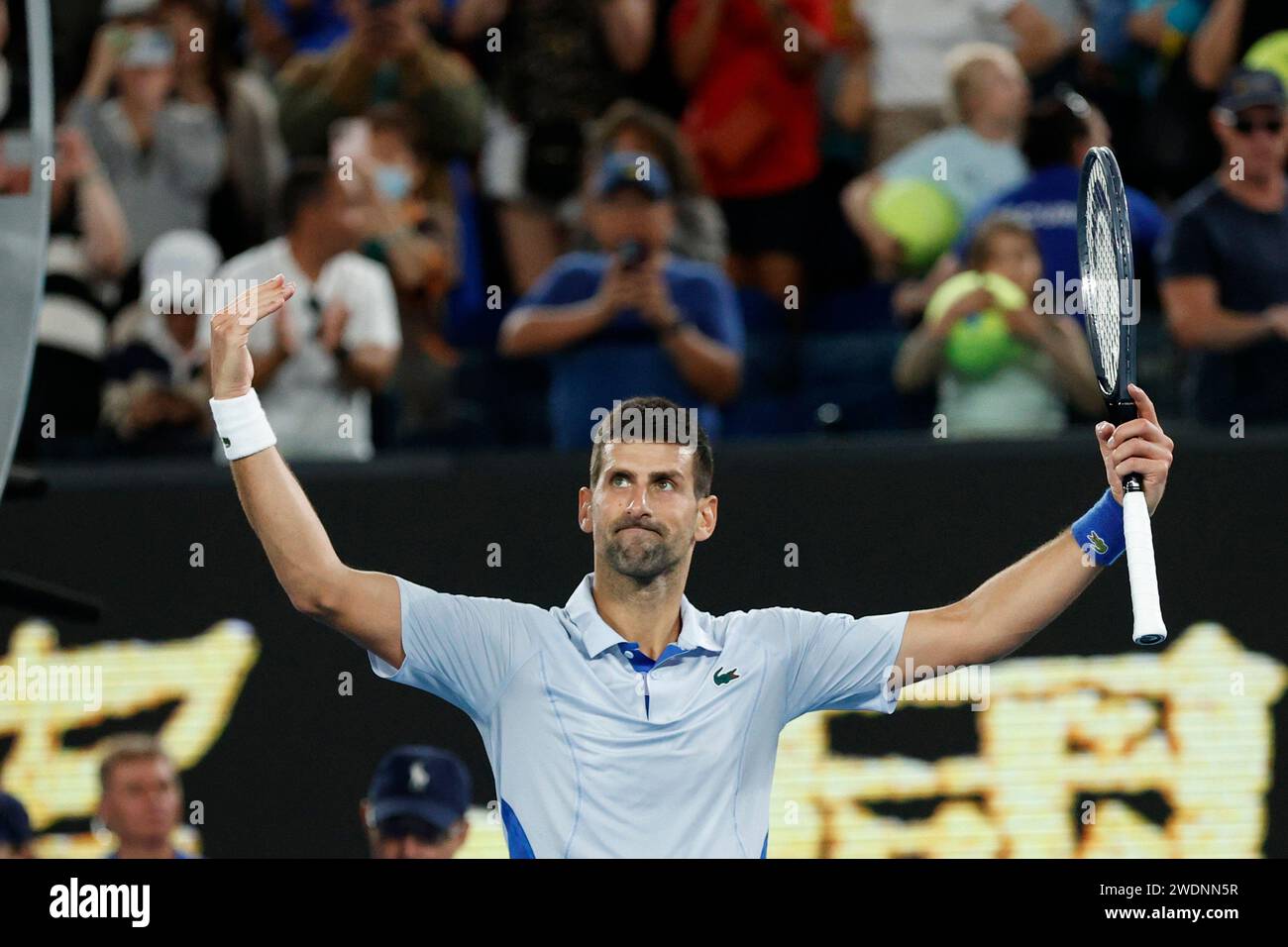 Novak Djokovic (SRB) in Aktion während des Spiels im vierten Runde gegen Adrian Mannarino (FRA ...