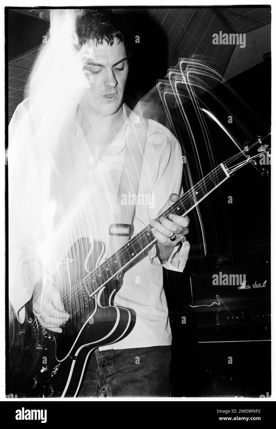 Richard J Parfitt von der Band 60Ft Dolls spielte am 20. Februar 1995 ...