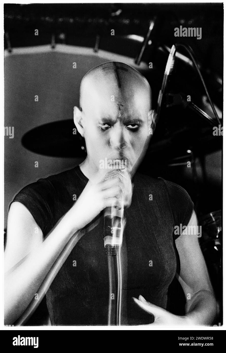 Eine sehr junge Haut der Band Skunk Anansie im Bristol Bierkeller in ...