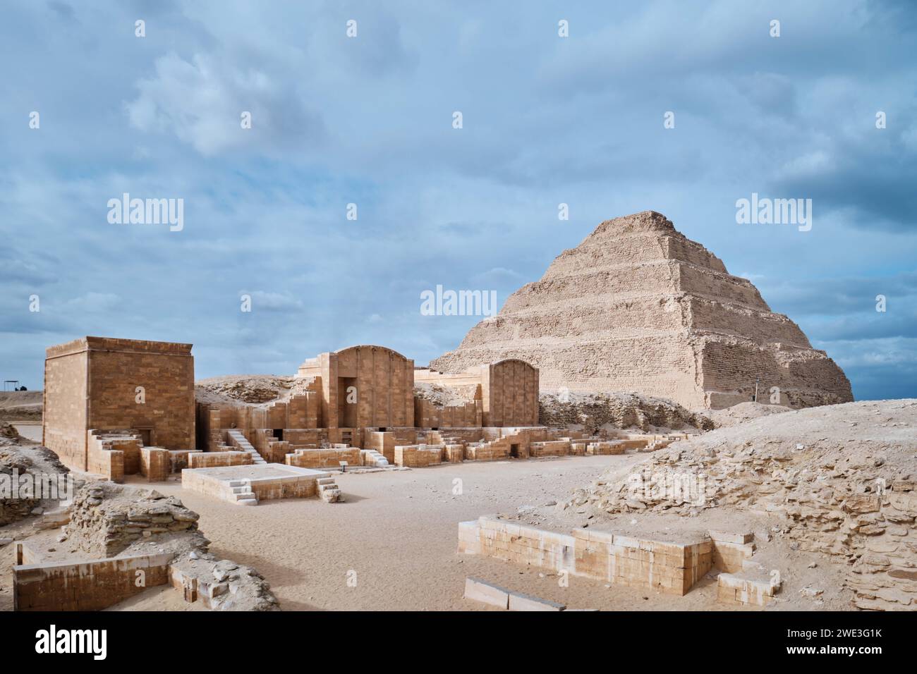Sakkara, Ägypten – 2. Januar 2024: Die Pyramide von Djoser (oder Djeser ...