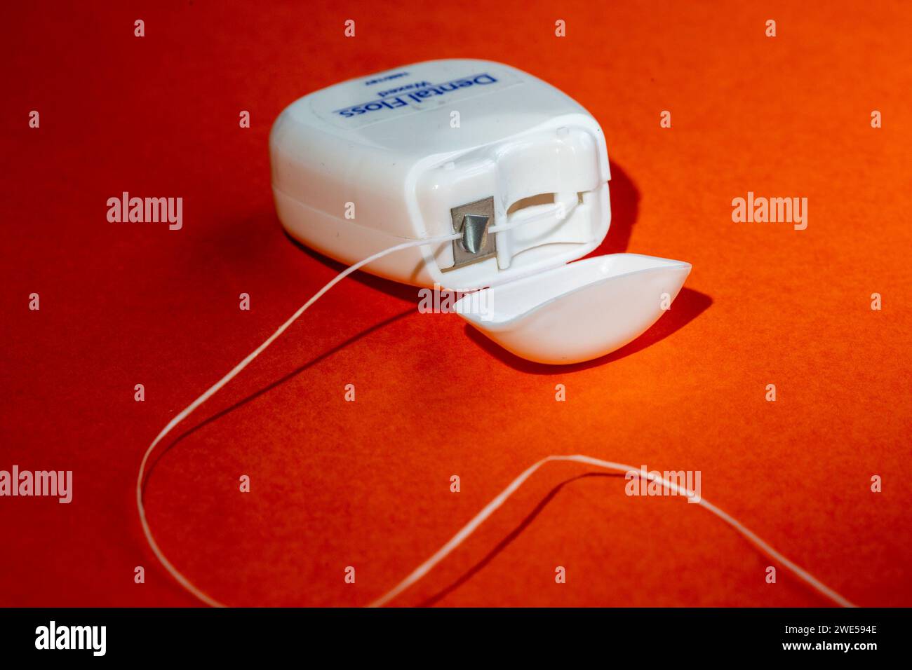 Zahnseide halter -Fotos und -Bildmaterial in hoher Auflösung – Alamy