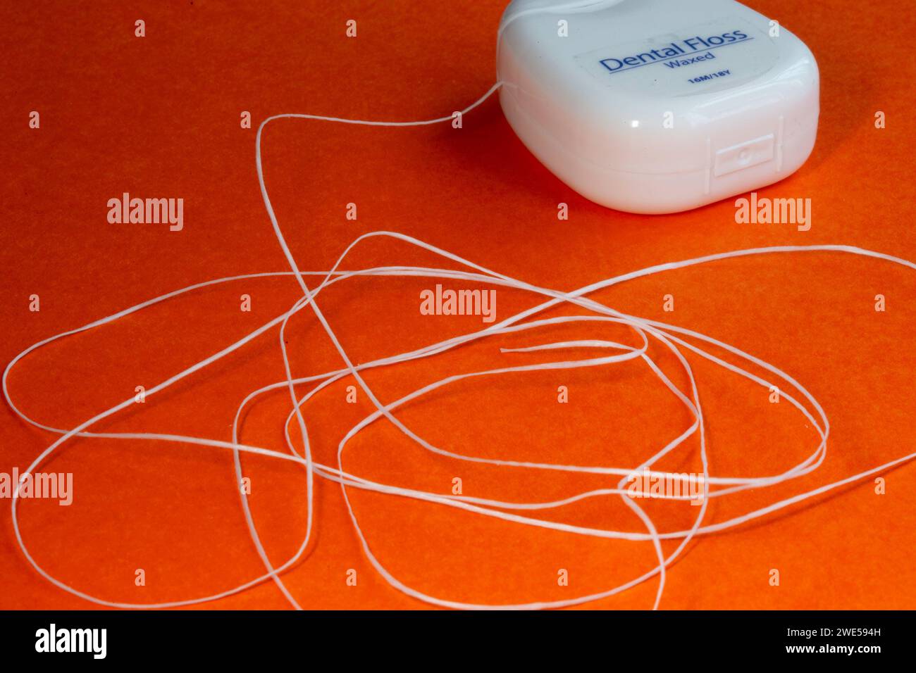 Zahnseide halter -Fotos und -Bildmaterial in hoher Auflösung – Alamy