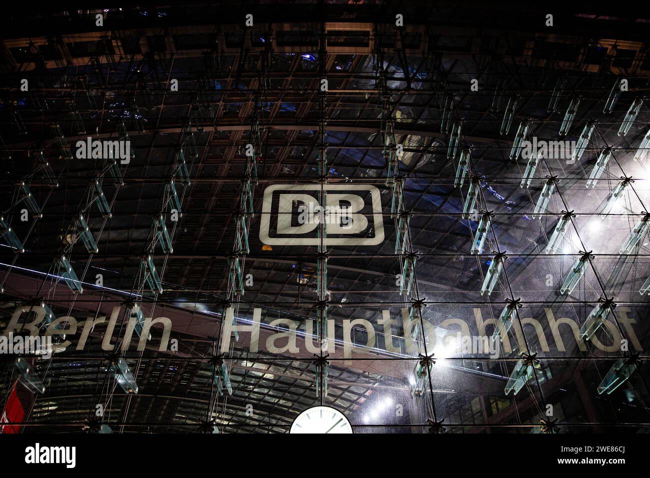 Der Hauptbahnhof Berlin während eines Streik der GDL am 23. Januar 2024 ... Der Hauptbahnhof Berlin während eines Streik der GDL am 23. Januar 2024 ...