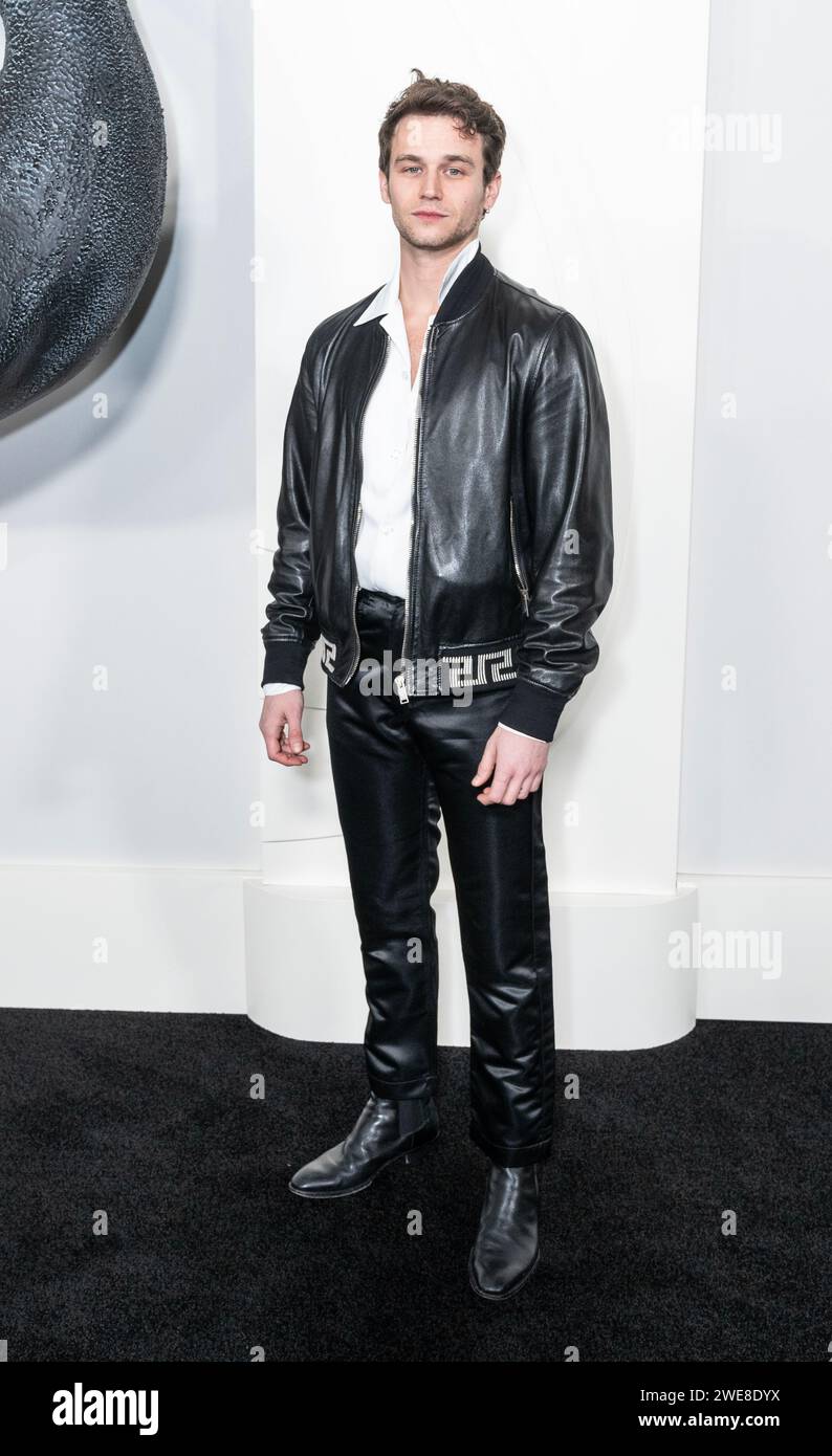 Brandon Flynn nimmt am 23. Januar 2024 an FX’s „Fehd: Capote vs. The ...