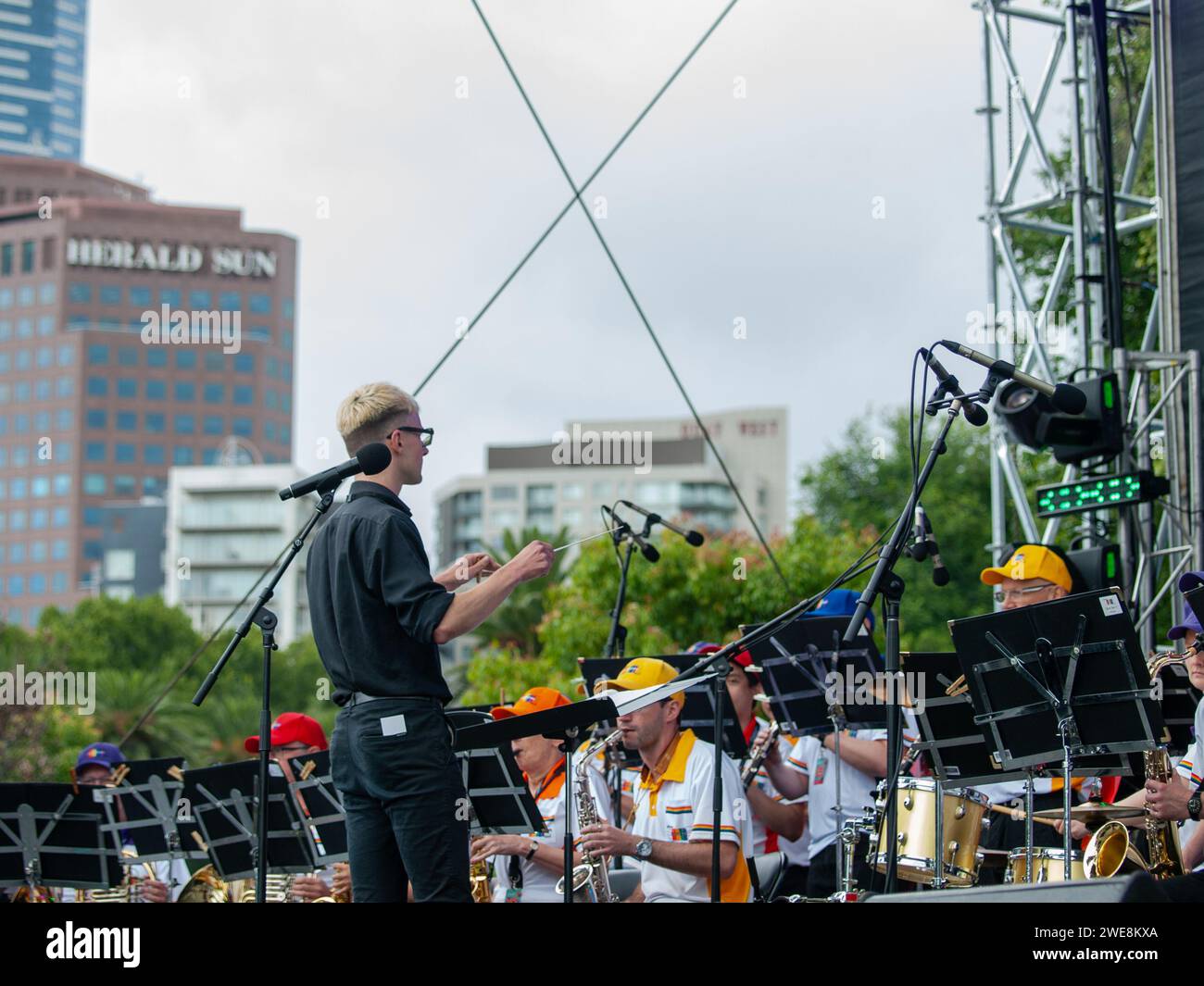 Melbourne, Australien. Januar 2024. Die Melbourne Rainbow Band tritt ...