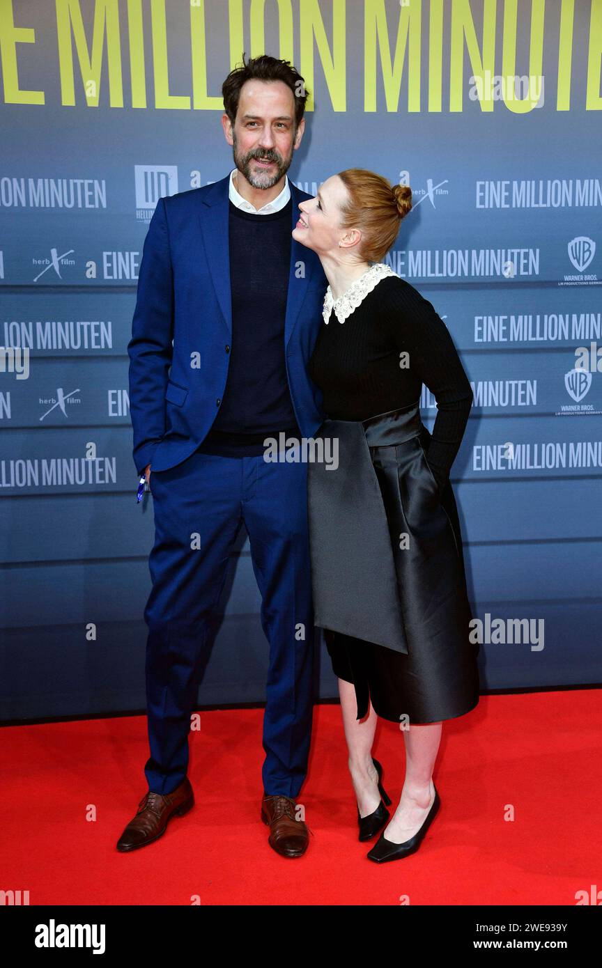 Karoline Herfurth mit Ehemann Christopher Doll bei der Premiere des Kinofilms eine Million ...