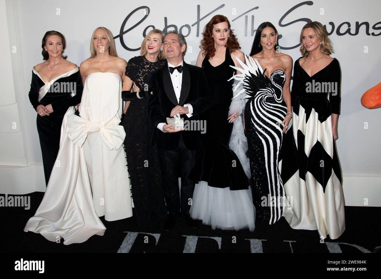 Diane Lane, Chloe Sevigny, Naomi Watts, Tom Hollander, Molly Ringwald ...