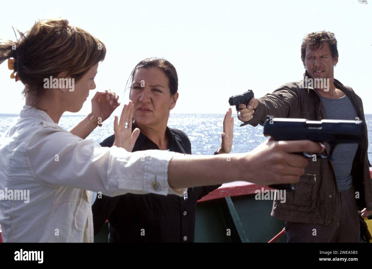 Szene mit Schauspielerin Katy Karrenbauer und Julia Stinshoff sowie ...