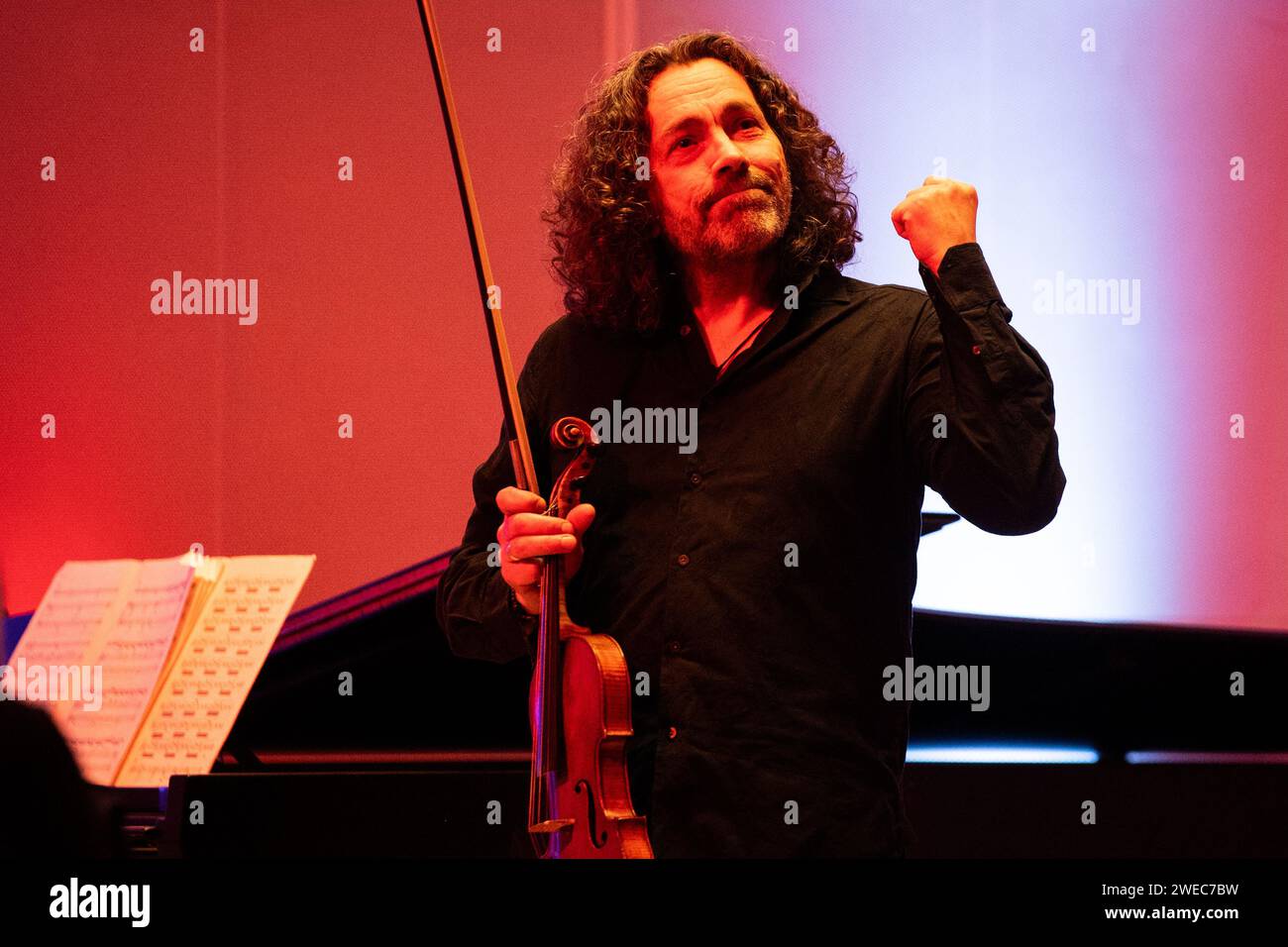 Greg Lawson spielt „Lev's Violin“ und präsentiert eine Erkundung der ...