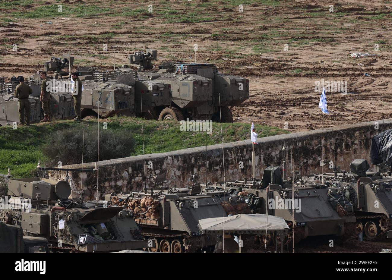 Israelische Grenze Zum Gazastreifen. Januar 2024. Israelische Truppen werden in der Nähe der ...