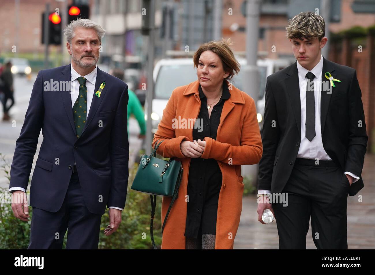 Barnaby Webbers Familie (von links nach rechts) Vater David Webber ...