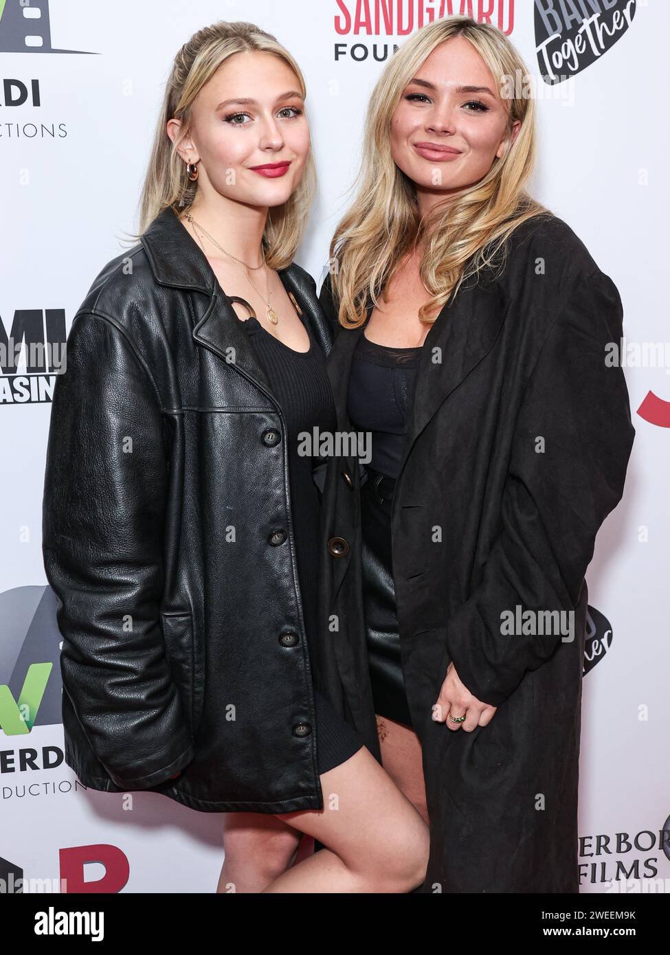 Alyvia alyn lind with sister natalie alyn lind -Fotos und -Bildmaterial ...