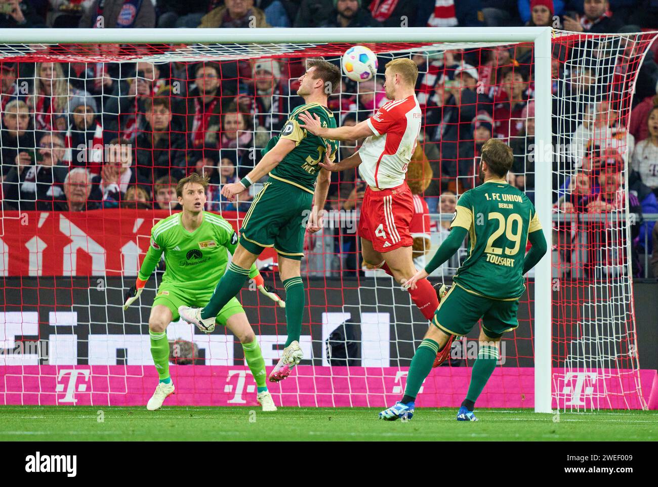 Matthijs de Ligt, FCB 4 tritt um den Ball, Tackling, Duell, Header, zweikampf, Aktion, Kampf ...