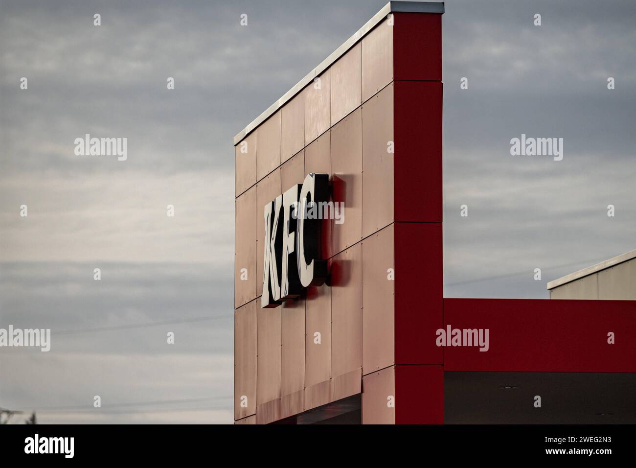 KFC Markenelemente: Fahnen, Logos und Drive-in Eingänge 25.01.2024 ...