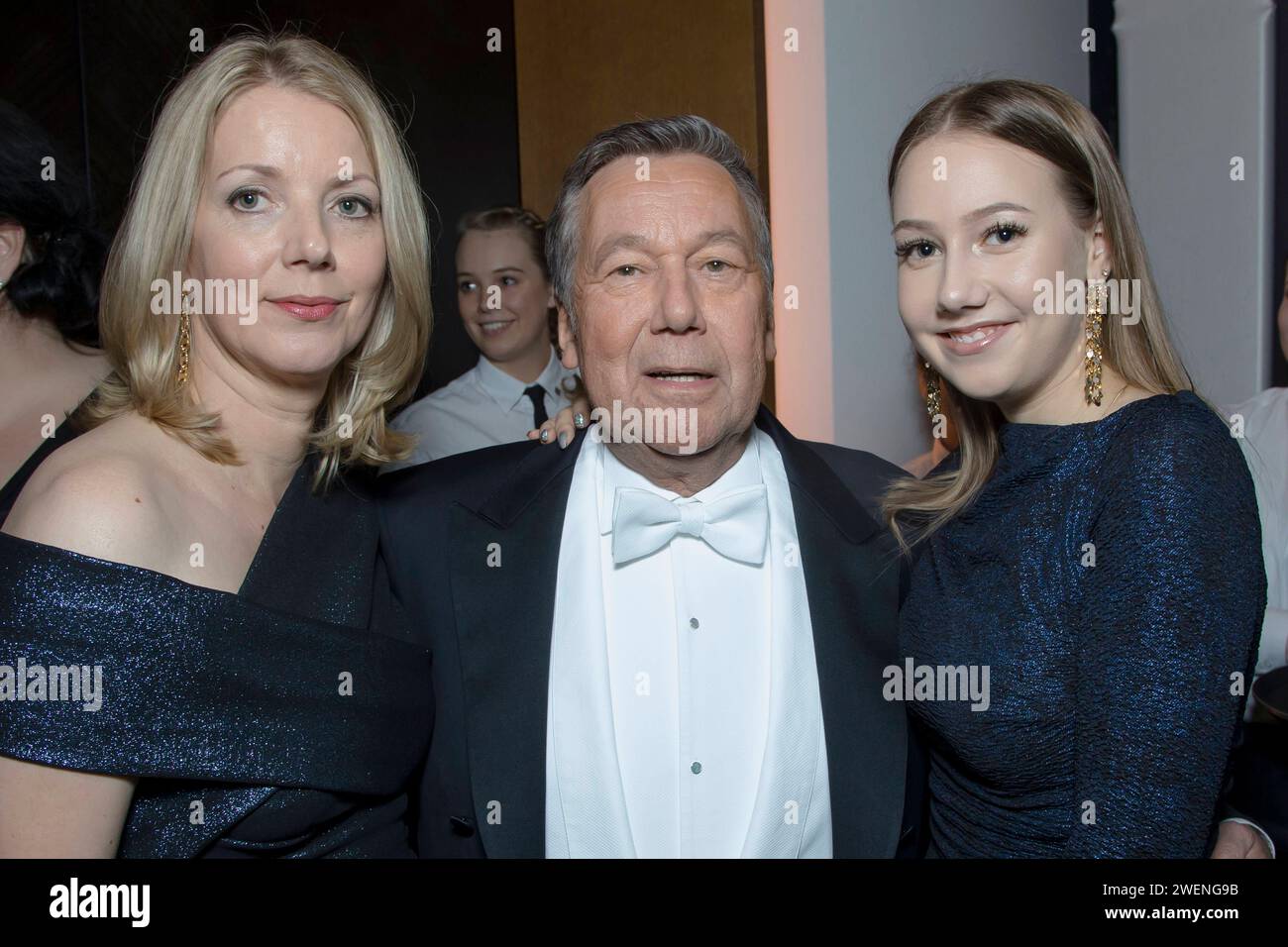 Sänger Roland Kaiser kommt mit Frau Silvia li. Und Tochter Annalena Re ...