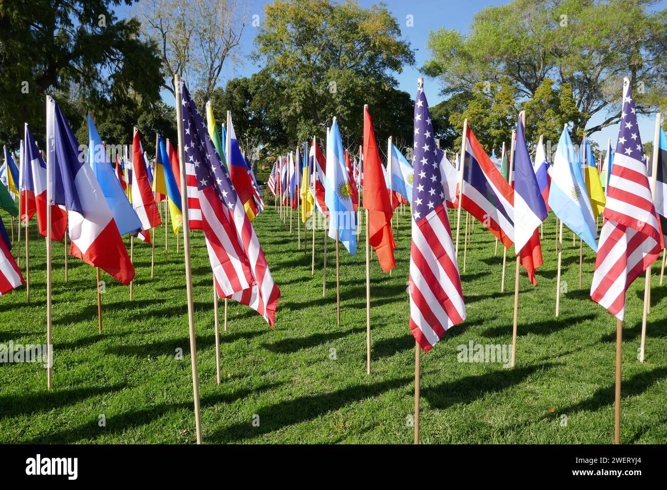 Beverly Hills, Kalifornien, USA 26. Januar 2024 1400 Flags Gaza war ...