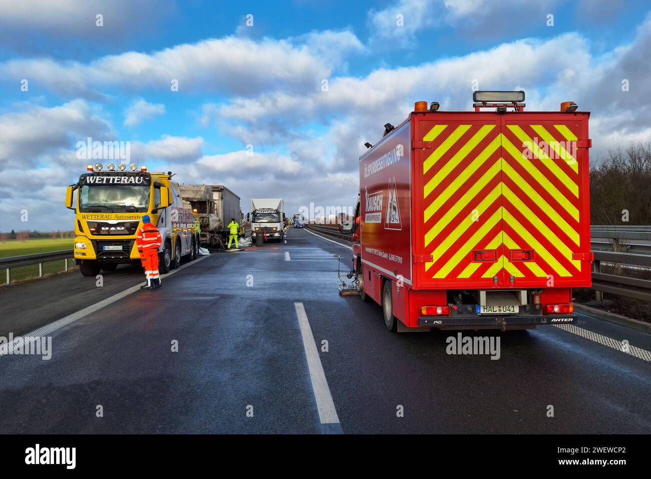 A14/Halle - LKW mit Propangas-Ladung brennt: Autobahn voll gesperrt 25.01.2024 gegen 7,45 Uhr ...