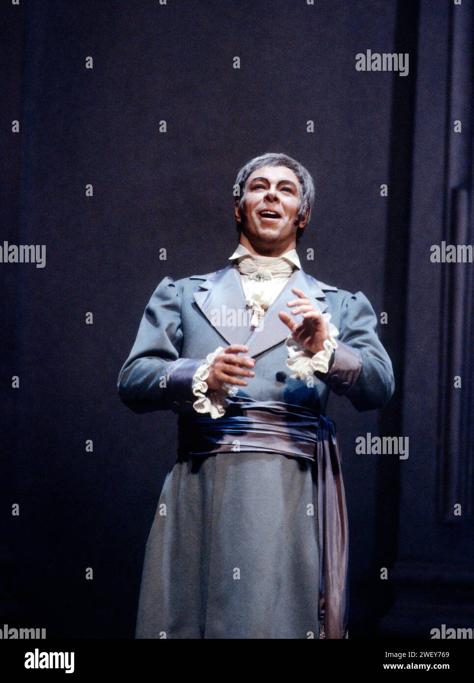 Donald Maxwell (Alidoro) in LA CENERENTOLA an der Royal Opera, Covent ...