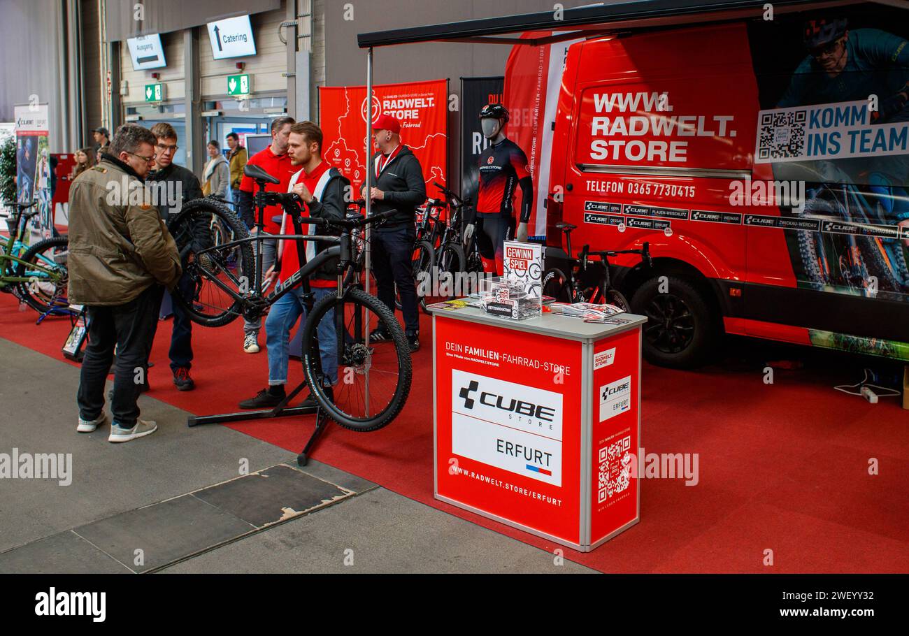 Automobilmesse Erfurt 2024 lockt tausende Besucher an - es gibt viel zu ...