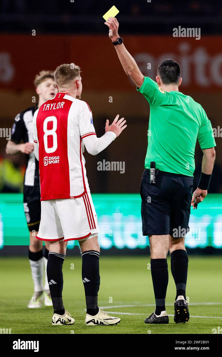 Zeigt die gelbe kartezeigt die gelbe karte -Fotos und -Bildmaterial in hoher Auflösung – Alamy