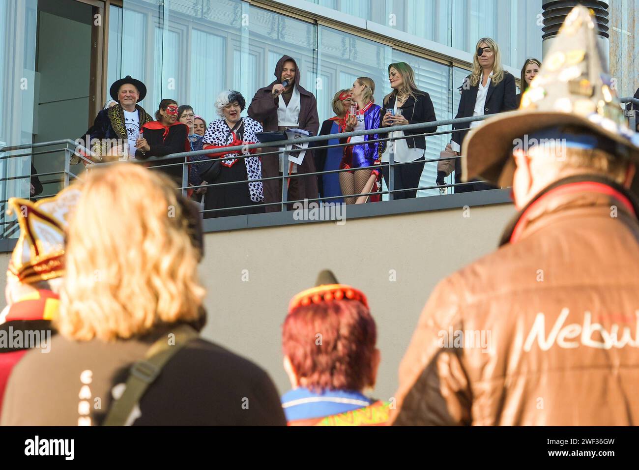 Bürgermeister David Rendel SPD verteidigt vom Balkon aus zum ersten Mal ...