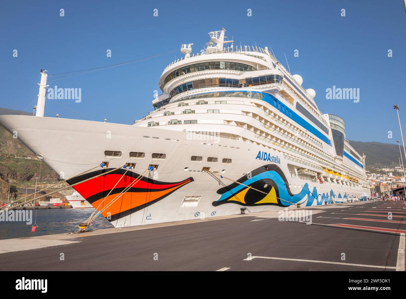 Das Kreuzfahrtschiff Aida stella am Kreuzfahrtterminal auf der ...