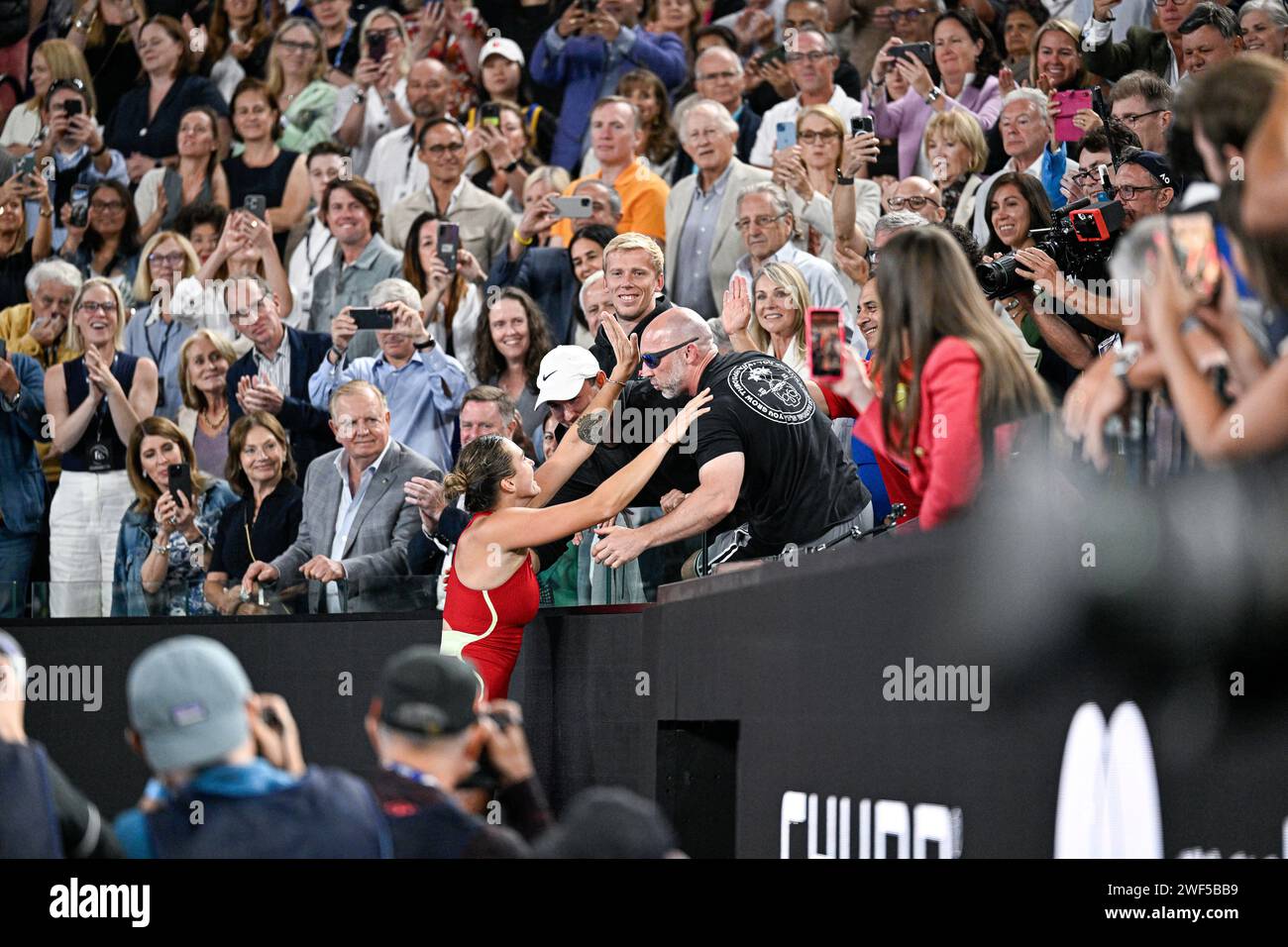 Paris, Frankreich. Januar 2024. Aryna Sabalenka mit ihrem Trainer Jason ...