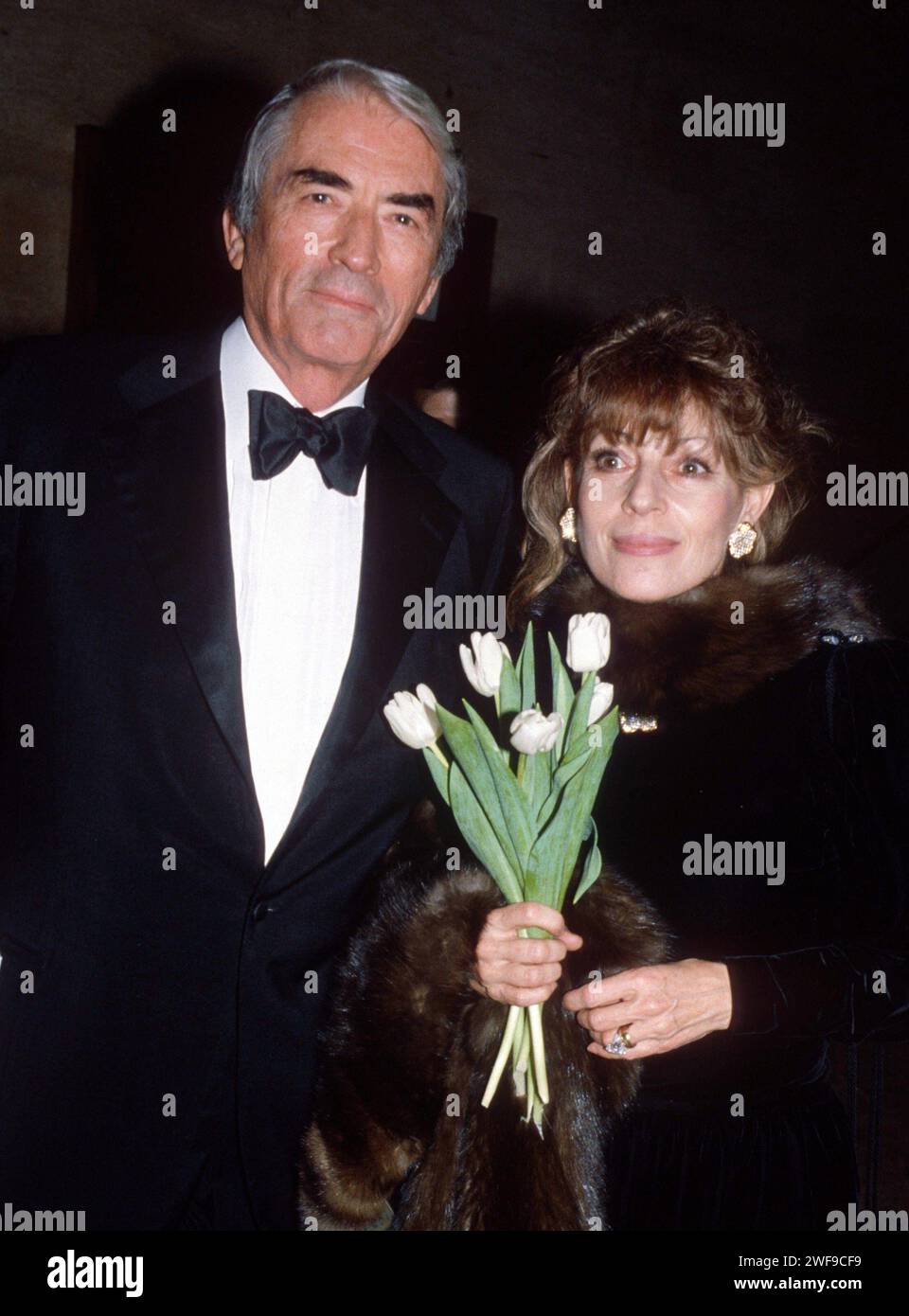 Gregory peck and wife -Fotos und -Bildmaterial in hoher Auflösung – Alamy