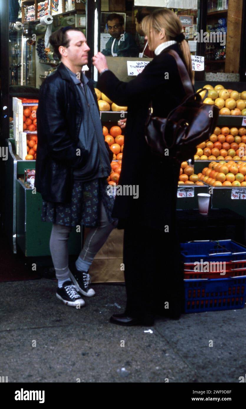 Elle Macpherson mit Regisseur Eric Schaeffer am Set des Films IF LUCY ...