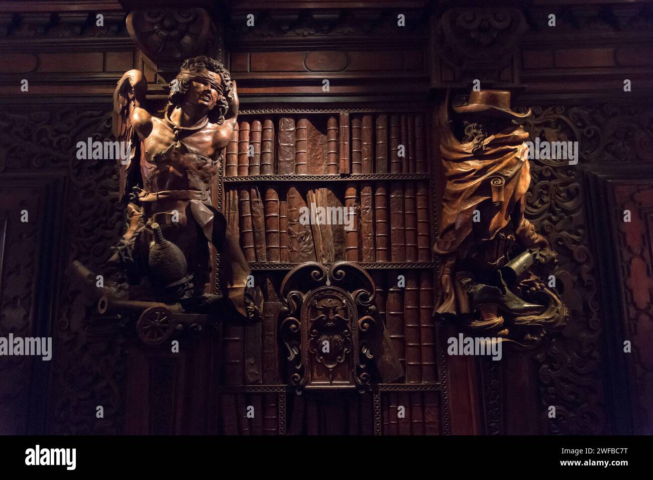 Holzstatue von francesco pianta -Fotos und -Bildmaterial in hoher ...