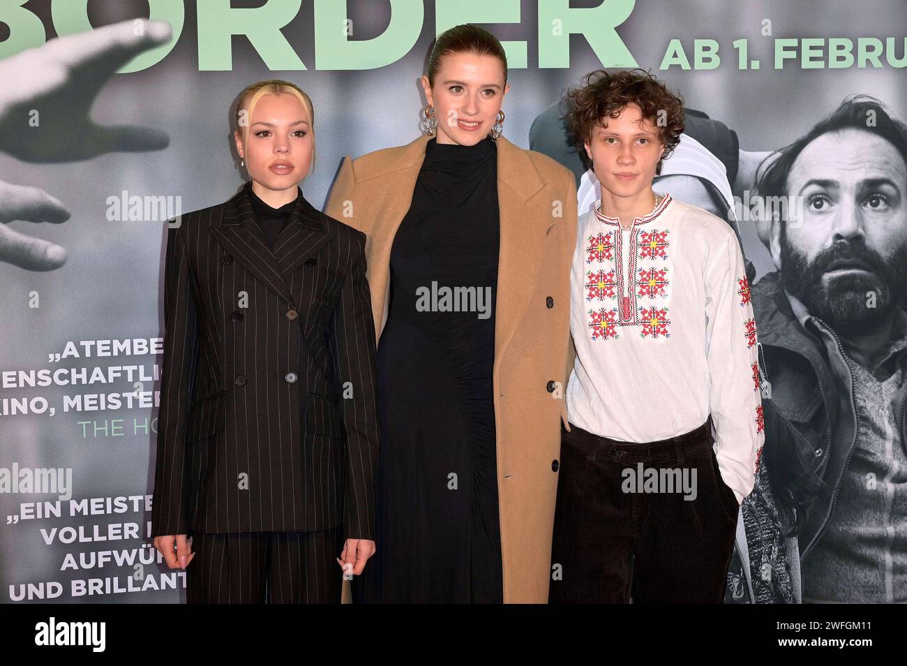 Lea Zoe Voss, Katharina stark und Luna Jordan bei der Premiere des ...