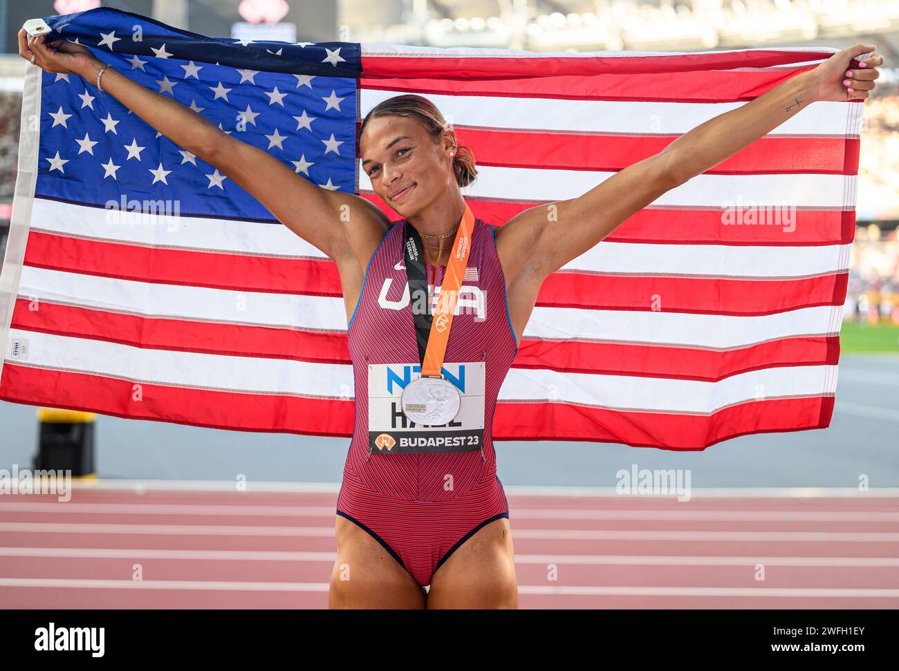 Anna HALL feierte seine Medaille mit der Flagge bei der Budapester ...