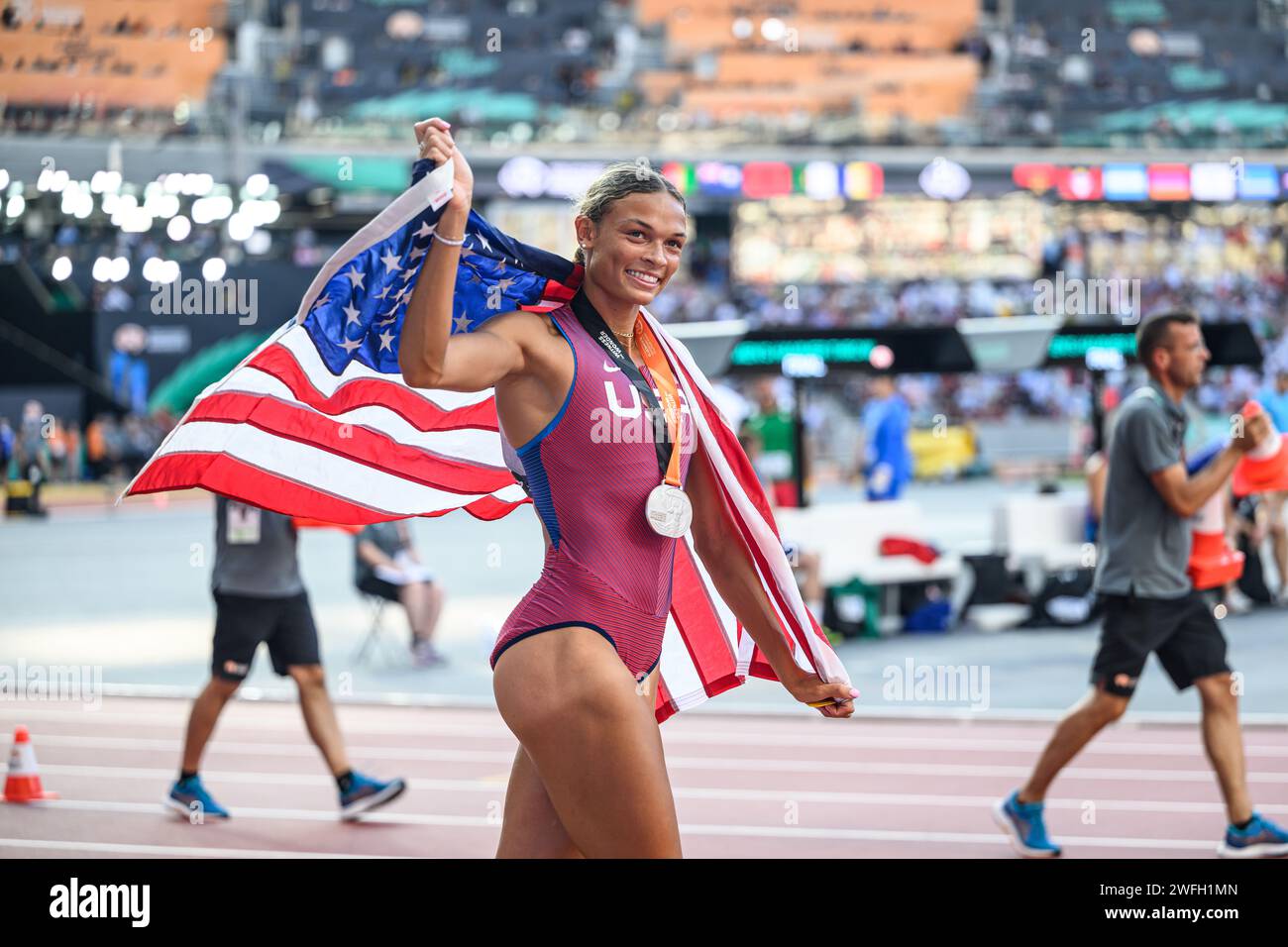 Anna HALL feierte seine Medaille mit der Flagge bei der Budapester ...