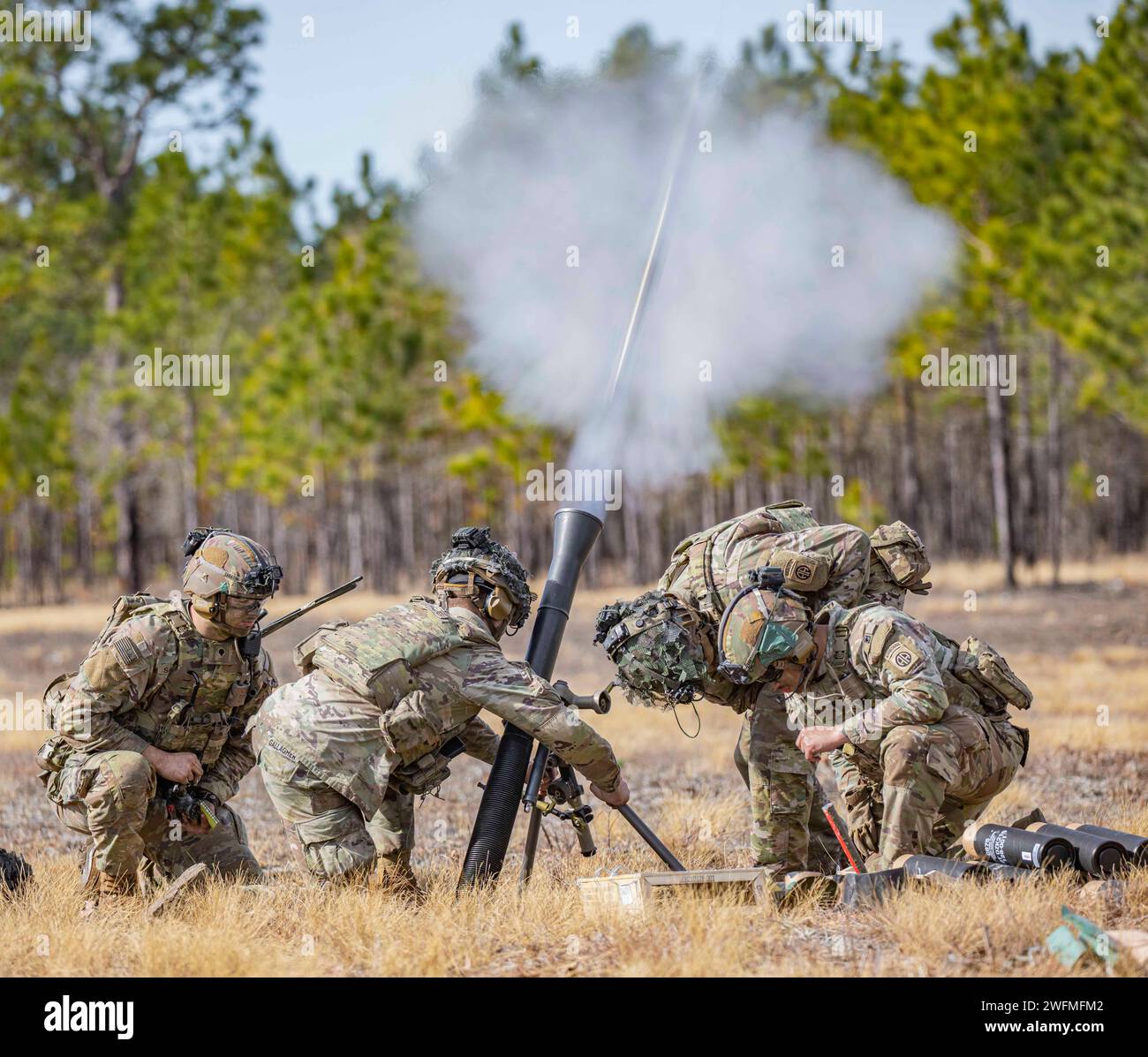 Fallschirmjäger der US-Armee, die der Alpha Company, dem 2. Bataillon ...