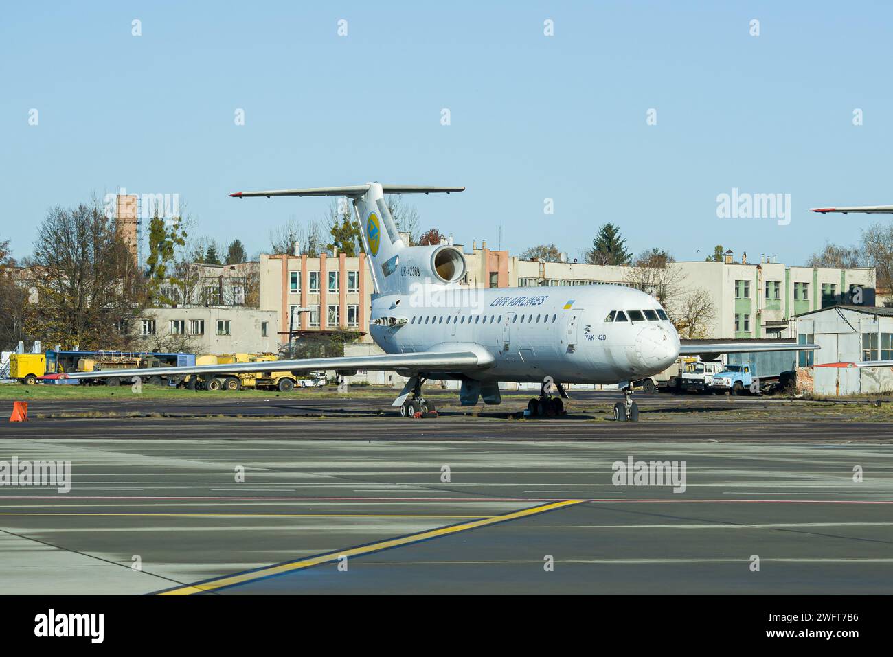 Yakovlev yak 42 aircraft -Fotos und -Bildmaterial in hoher Auflösung ...