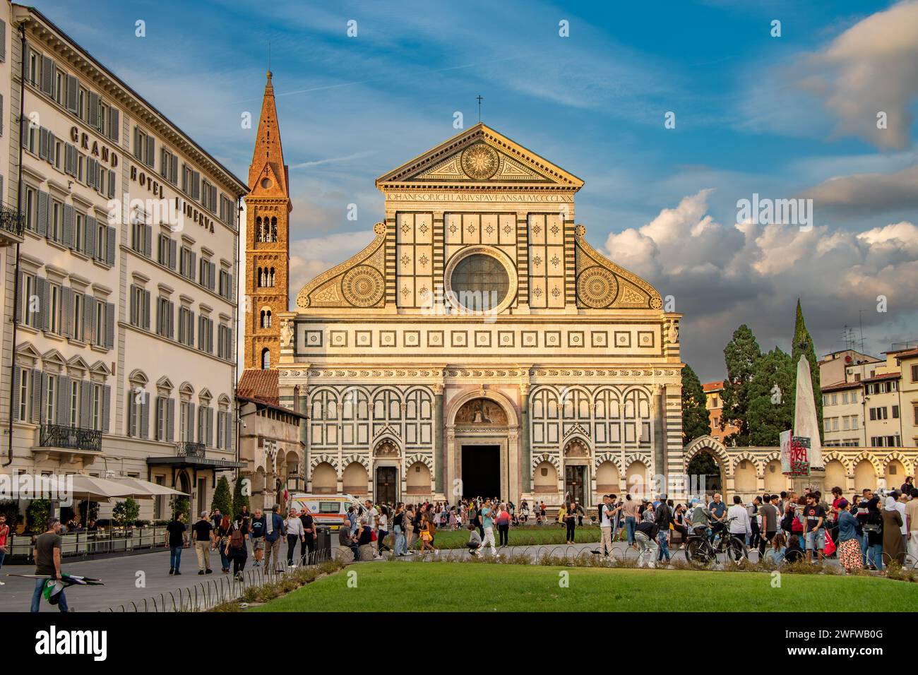 Die Basilika Santa Maria Novella auf der Piazza Santa Maria Novella in ...